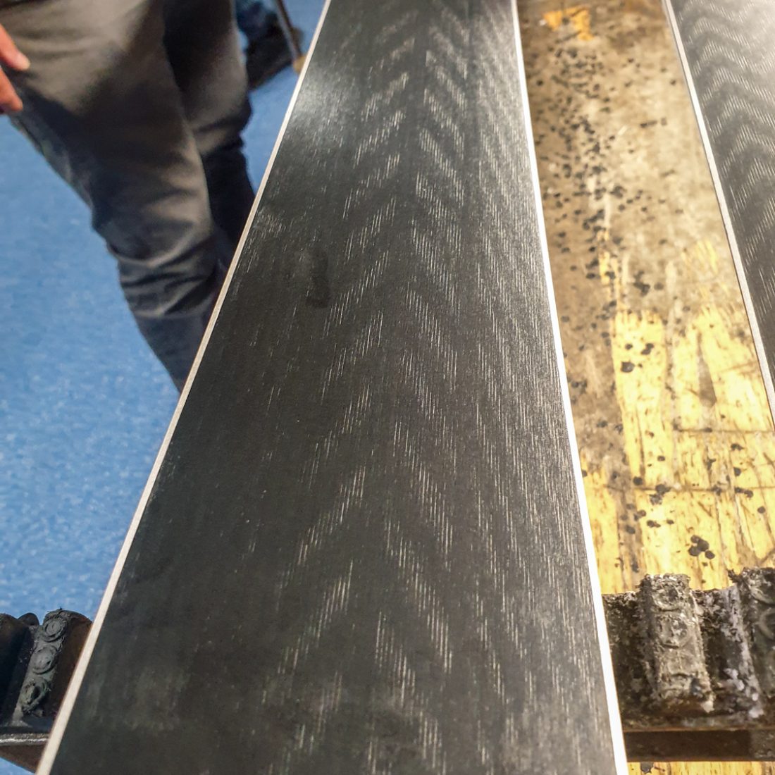 Welche Rolle spielt der Schliff der Belagsstruktur beim Ski